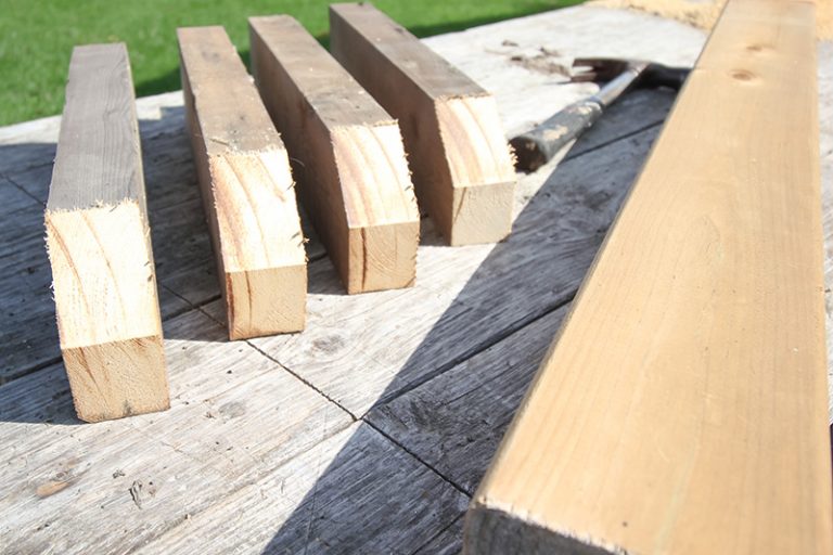 DIY Wreath Stand - The Creek Line House