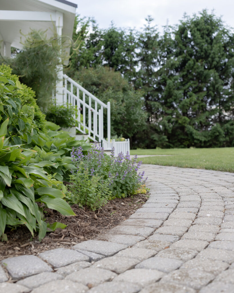 How to Edge a Flower Bed - The Creek Line House