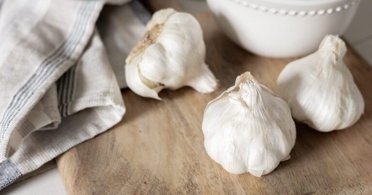 How to Peel Garlic in Seconds - The Creek Line House