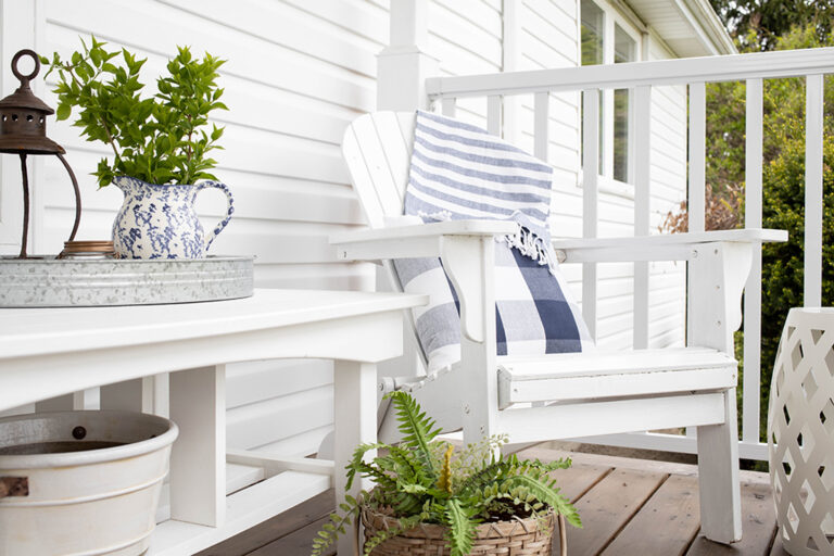 How to Style an Outdoor Coffee Table - The Creek Line House