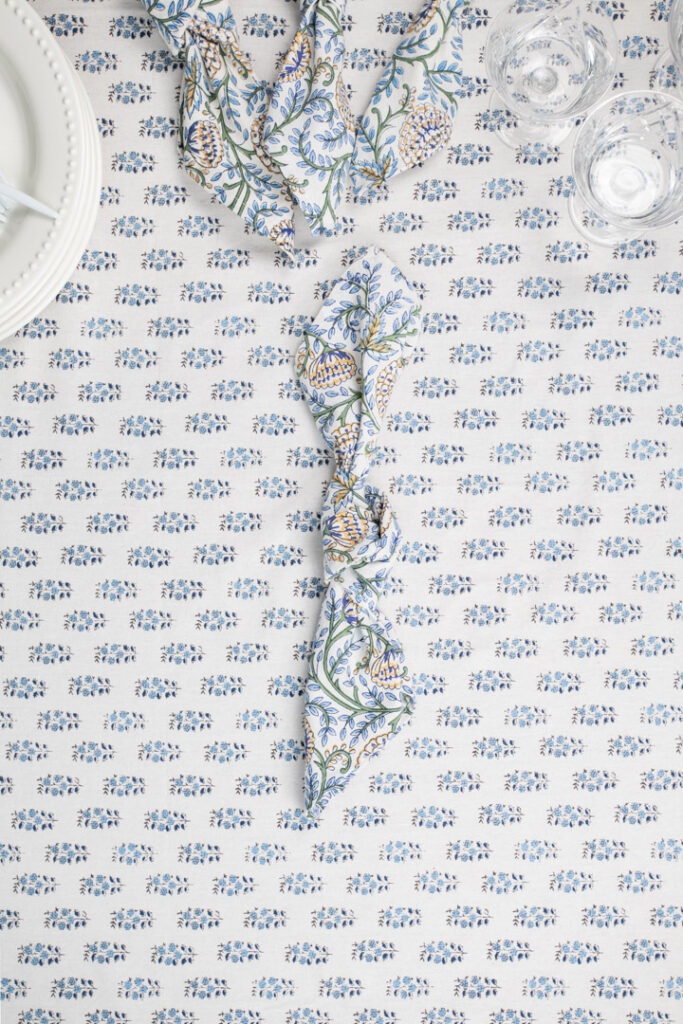 How to do the Simple Knot Napkin Fold - The Creek Line House