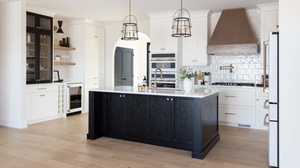 Black Kitchen Cabinets: A Bold Color Choice That Always Works - The ...
